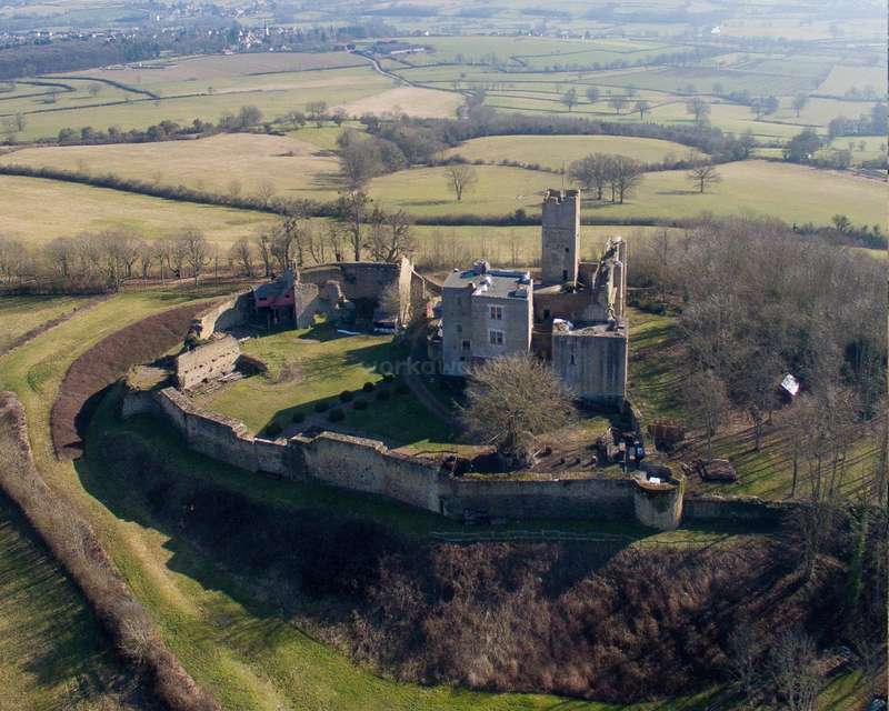 Live in a beautiful medieval castle Vic sous Thil, France