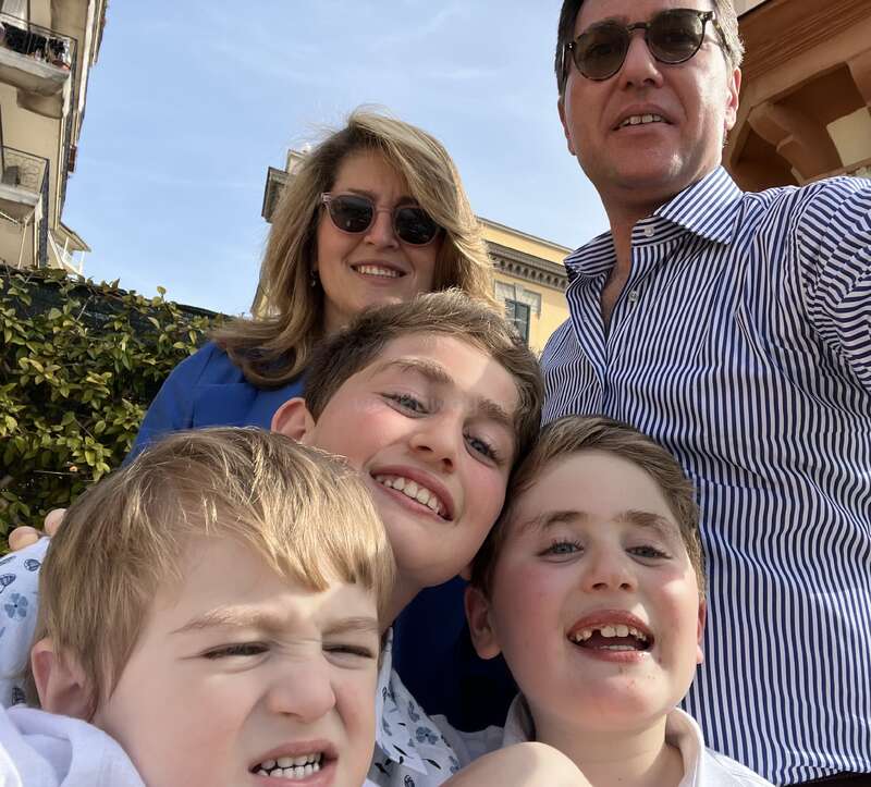 Come and join our Neapolitan family, help with babysitting and discover ...