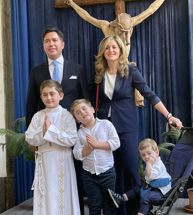 Come and join our Neapolitan family, help with babysitting and discover ...