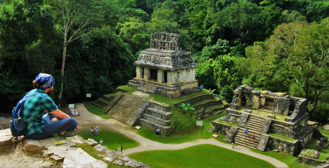 7 Tips to travel like a local and avoid tourist traps