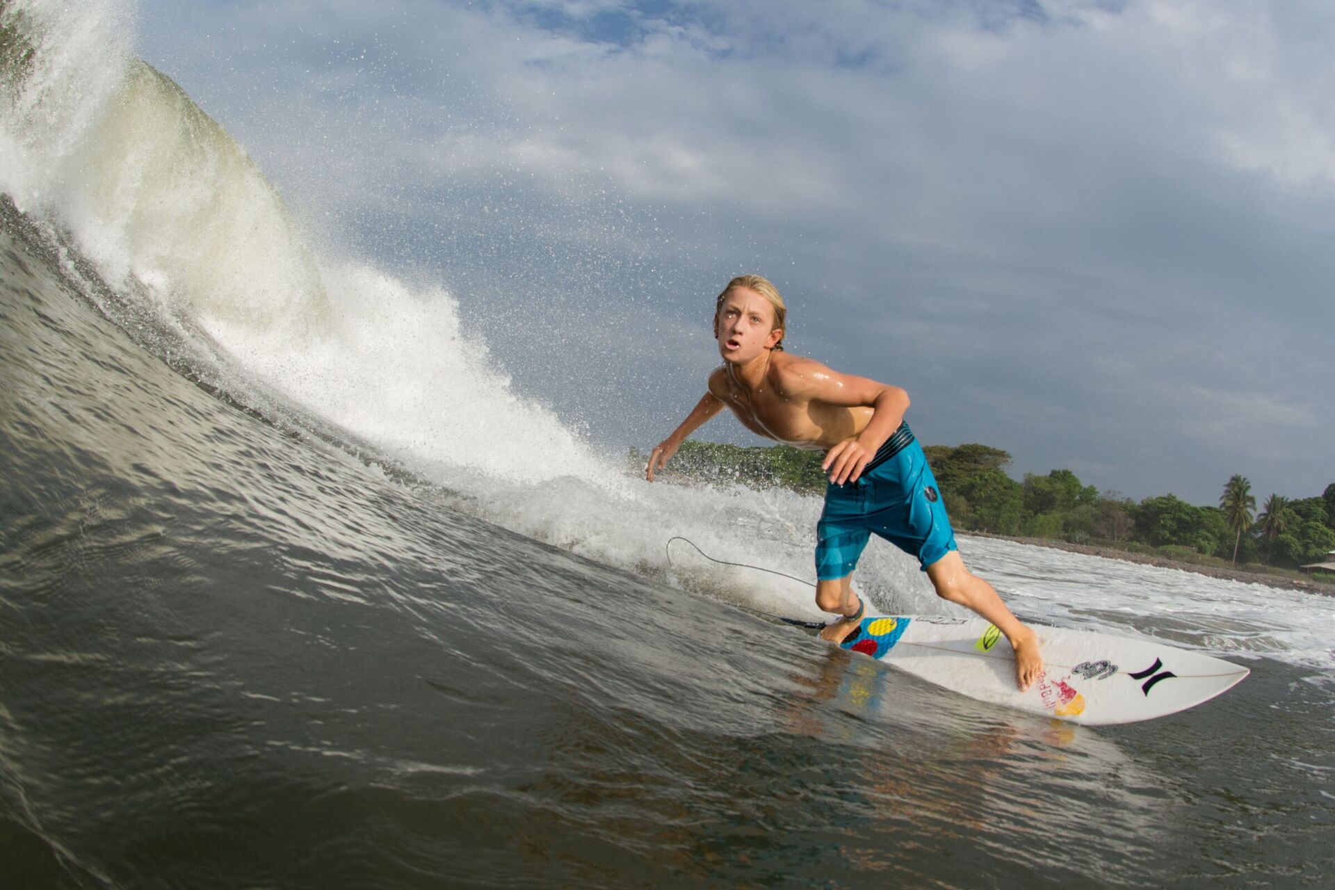 Surf's Up! The Ultimate Guide to Riding Waves with Workaway